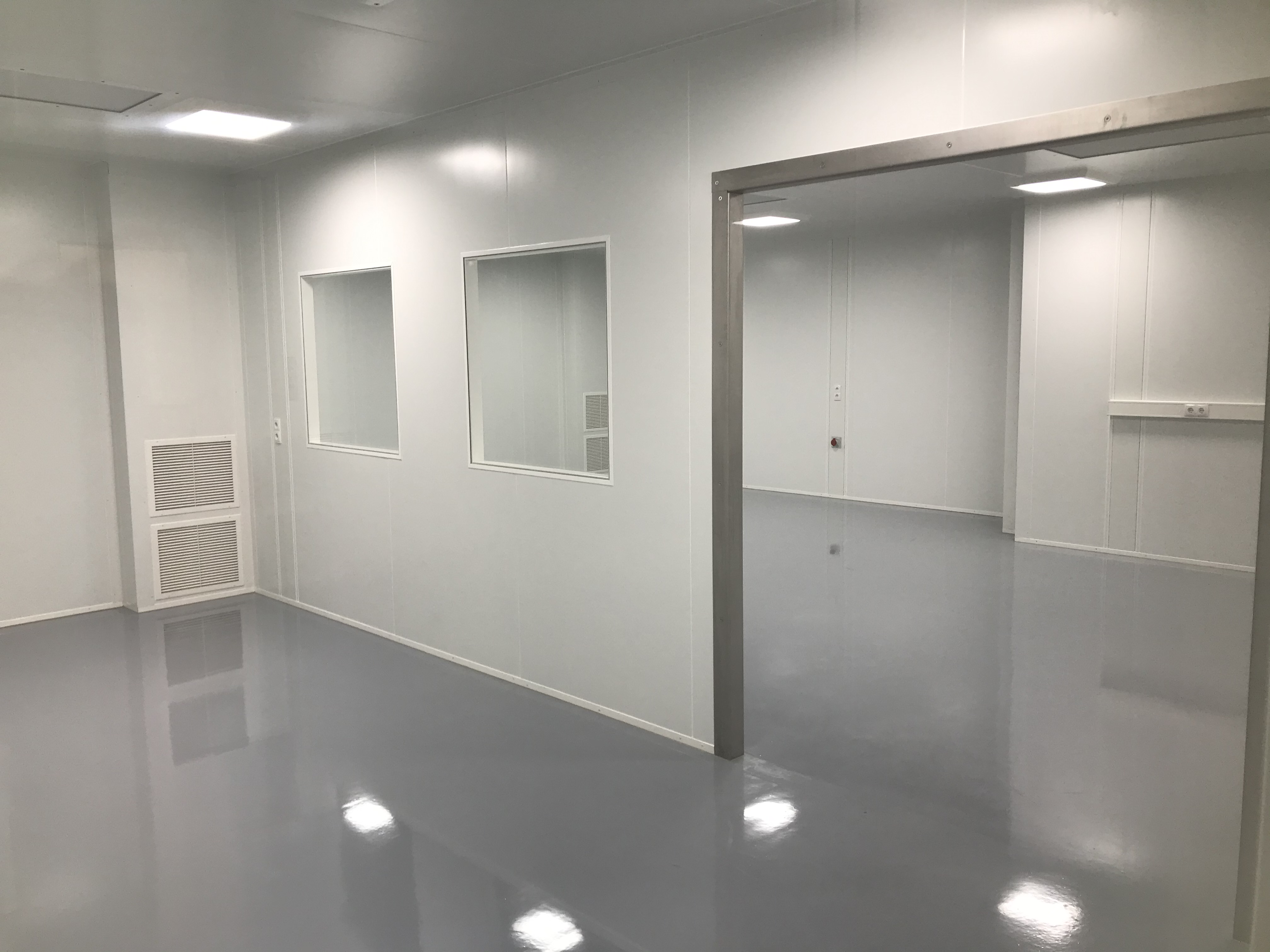 ProCleanroom-cleanroom-ISO-6-fully-flush-hardwall-21