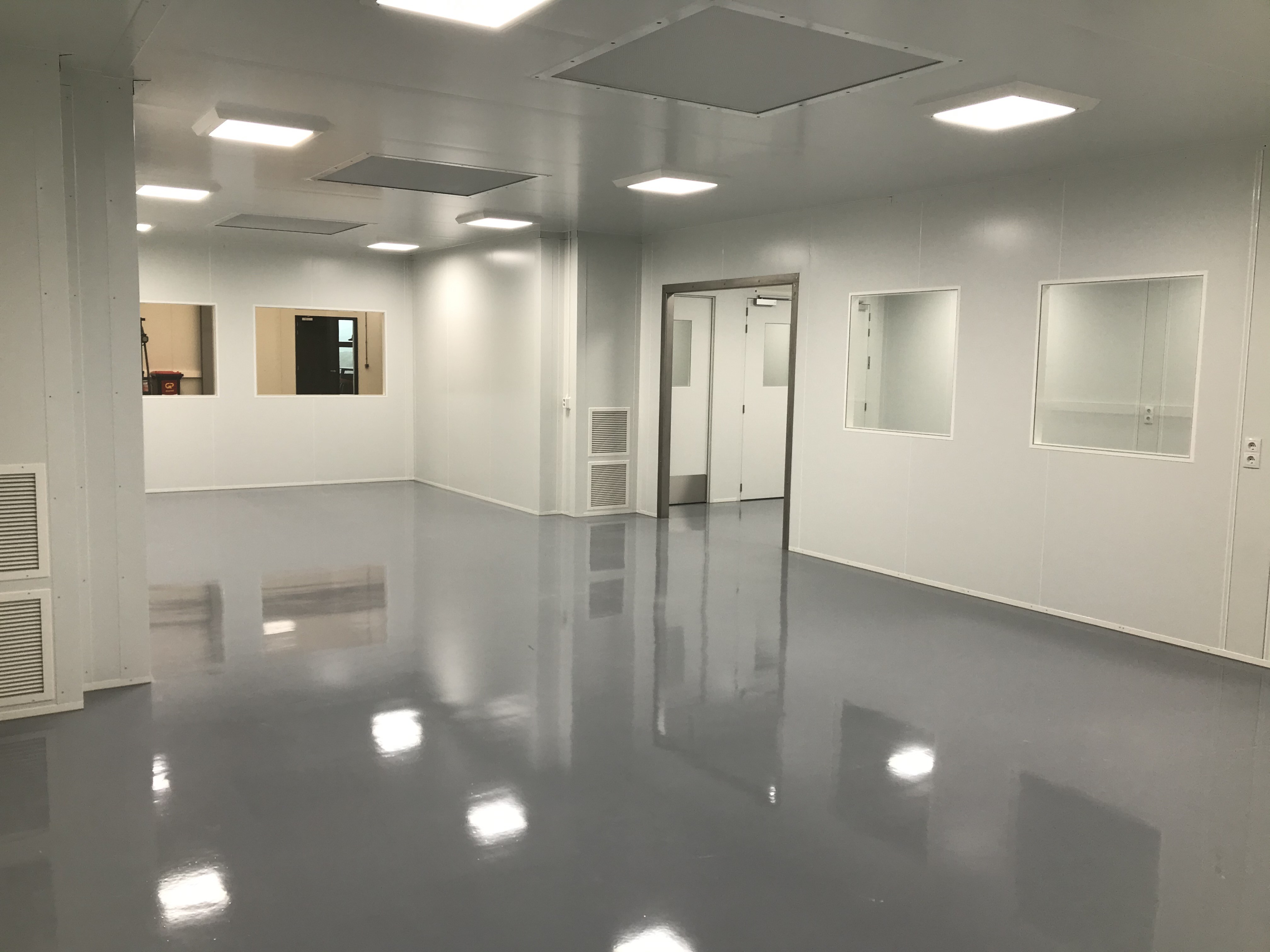 ProCleanroom-cleanroom-ISO-6-fully-flush-hardwall-9