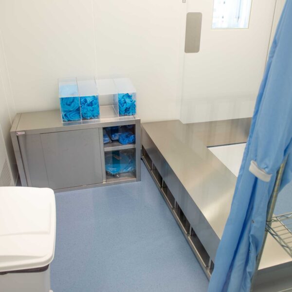 ISO-class 7 PanelBloc cleanroom for IAI industrial systems