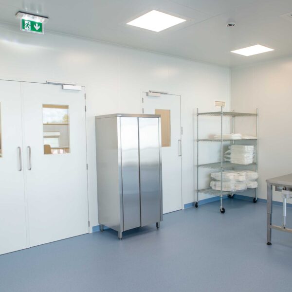 ISO-class 7 PanelBloc cleanroom for IAI industrial systems